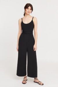 25 Minimalist Clothing Brands for Every Budget - Modern Minimalism